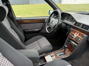 Brūns Mercedes-Benz e-250 1991 Raseiniai, ar dzinēja tilpumu 2.50 L un nobraukumu 239 tūkst. km par 8300 €, foto 32 vietnē AUTOMOTO.COM.LV