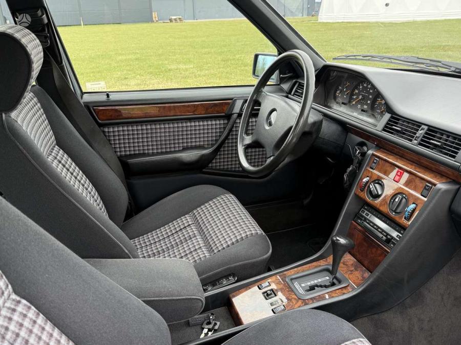 Brūns Mercedes-Benz e-250 1991 Raseiniai, ar dzinēja tilpumu 2.50 L un nobraukumu 239 tūkst. km par 8300 €, foto 32 vietnē AUTOMOTO.COM.LV