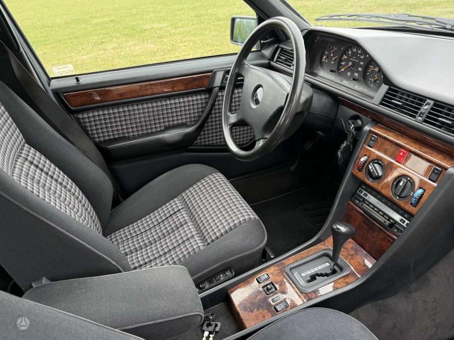 Brūns Mercedes-Benz e-250 1991 Raseiniai, ar dzinēja tilpumu 2.50 L un nobraukumu 239 tūkst. km par 8300 €, foto 33 vietnē AUTOMOTO.COM.LV