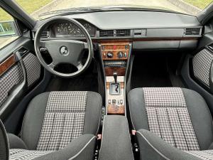 Brūns Mercedes-Benz e-250 1991 Raseiniai, ar dzinēja tilpumu 2.50 L un nobraukumu 239 tūkst. km par 8300 €, foto 35 vietnē AUTOMOTO.COM.LV