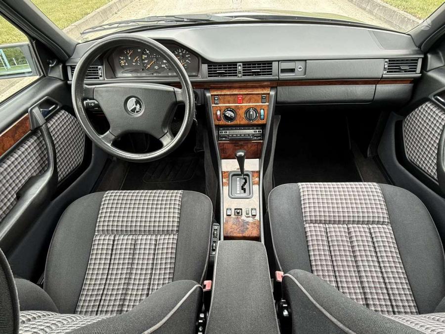 Brūns Mercedes-Benz e-250 1991 Raseiniai, ar dzinēja tilpumu 2.50 L un nobraukumu 239 tūkst. km par 8300 €, foto 35 vietnē AUTOMOTO.COM.LV