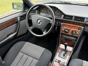 Brūns Mercedes-Benz e-250 1991 Raseiniai, ar dzinēja tilpumu 2.50 L un nobraukumu 239 tūkst. km par 8300 €, foto 37 vietnē AUTOMOTO.COM.LV