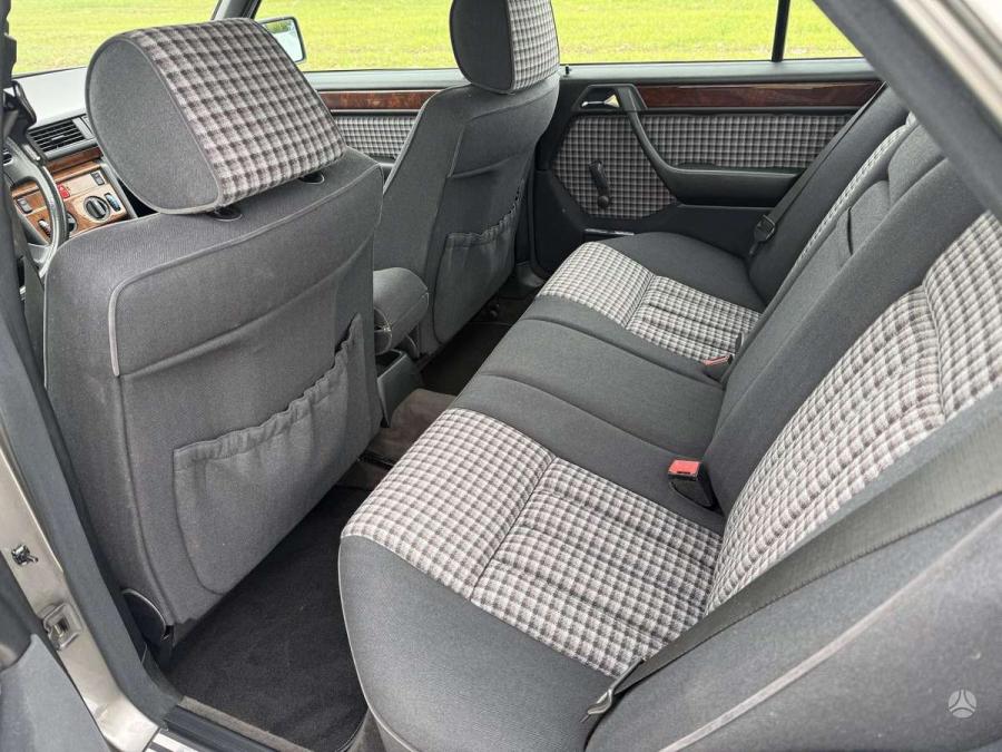 Brūns Mercedes-Benz e-250 1991 Raseiniai, ar dzinēja tilpumu 2.50 L un nobraukumu 239 tūkst. km par 8300 €, foto 40 vietnē AUTOMOTO.COM.LV