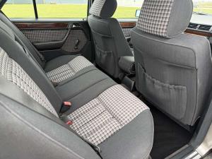 Brūns Mercedes-Benz e-250 1991 Raseiniai, ar dzinēja tilpumu 2.50 L un nobraukumu 239 tūkst. km par 8300 €, foto 41 vietnē AUTOMOTO.COM.LV