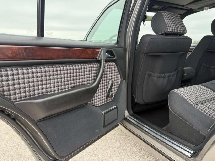 Brūns Mercedes-Benz e-250 1991 Raseiniai, ar dzinēja tilpumu 2.50 L un nobraukumu 239 tūkst. km par 8300 €, foto 43 vietnē AUTOMOTO.COM.LV