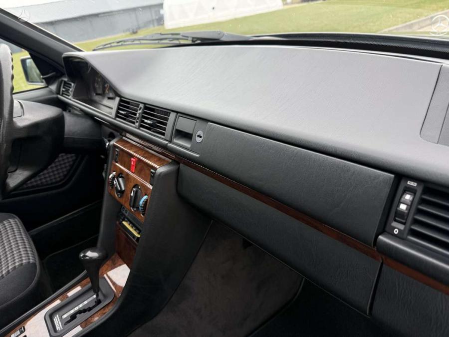 Brūns Mercedes-Benz e-250 1991 Raseiniai, ar dzinēja tilpumu 2.50 L un nobraukumu 239 tūkst. km par 8300 €, foto 44 vietnē AUTOMOTO.COM.LV
