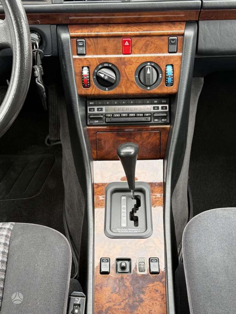 Brūns Mercedes-Benz e-250 1991 Raseiniai, ar dzinēja tilpumu 2.50 L un nobraukumu 239 tūkst. km par 8300 €, foto 45 vietnē AUTOMOTO.COM.LV