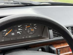 Brūns Mercedes-Benz e-250 1991 Raseiniai, ar dzinēja tilpumu 2.50 L un nobraukumu 239 tūkst. km par 8300 €, foto 48 vietnē AUTOMOTO.COM.LV