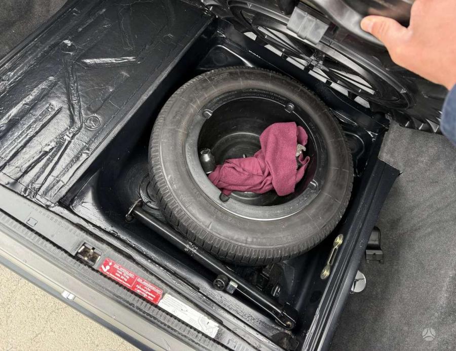 Brūns Mercedes-Benz e-250 1991 Raseiniai, ar dzinēja tilpumu 2.50 L un nobraukumu 239 tūkst. km par 8300 €, foto 50 vietnē AUTOMOTO.COM.LV