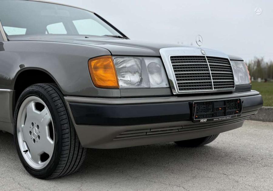 Brown Mercedes-Benz e-250 1991 in Raseiniai, with an engine capacity of 2.50 L and mileage of 239 thousand km for 8300 €, photo 8 on AUTOMOTO.COM.LV