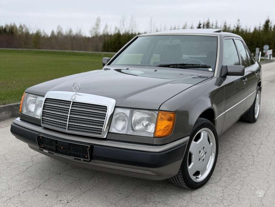 Brown Mercedes-Benz e-250 1991 in Raseiniai, with an engine capacity of 2.50 L and mileage of 239 thousand km for 8300 €, photo 12 on AUTOMOTO.COM.LV