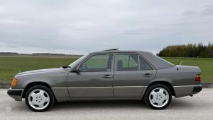Brown Mercedes-Benz e-250 1991 in Raseiniai, with an engine capacity of 2.50 L and mileage of 239 thousand km for 8300 €, photo 22 on AUTOMOTO.COM.LV