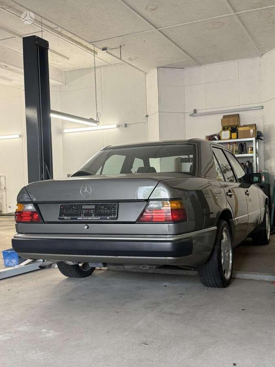 Brown Mercedes-Benz e-250 1991 in Raseiniai, with an engine capacity of 2.50 L and mileage of 239 thousand km for 8300 €, photo 55 on AUTOMOTO.COM.LV