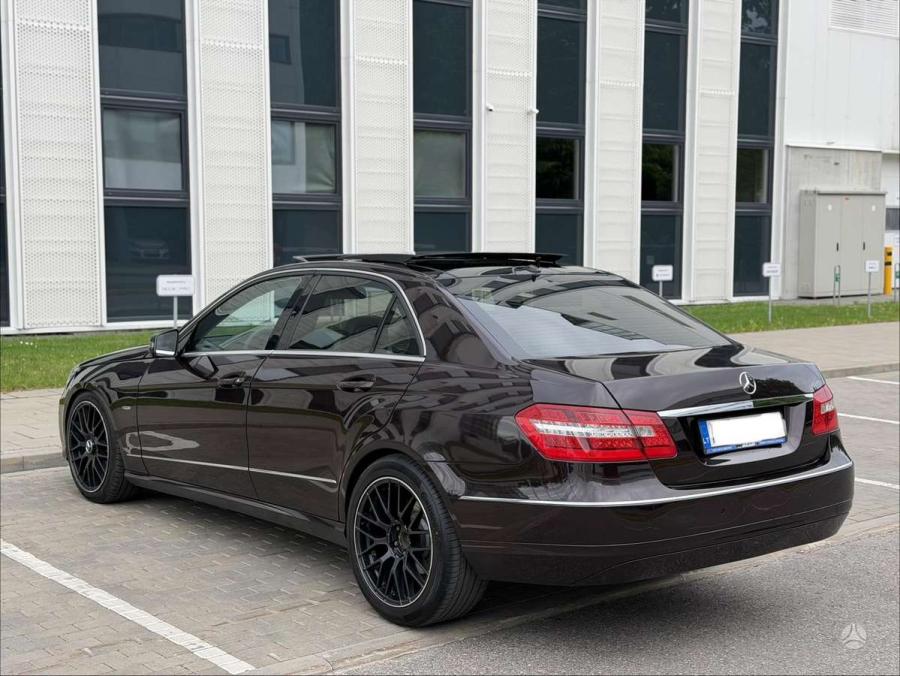 Brown Mercedes-Benz e-250 2009 in Vilnius, with an engine capacity of 2.14 L and mileage of 410 thousand km for 5700 €, photo 5 on AUTOMOTO.COM.LV