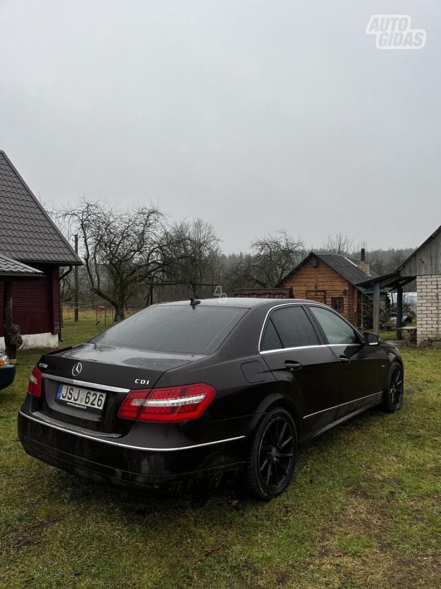 Brown Mercedes-Benz e-250 2010 in Vilnius, with an engine capacity of 2.10 L and mileage of 360 thousand km for 5500 €, photo 5 on AUTOMOTO.COM.LV