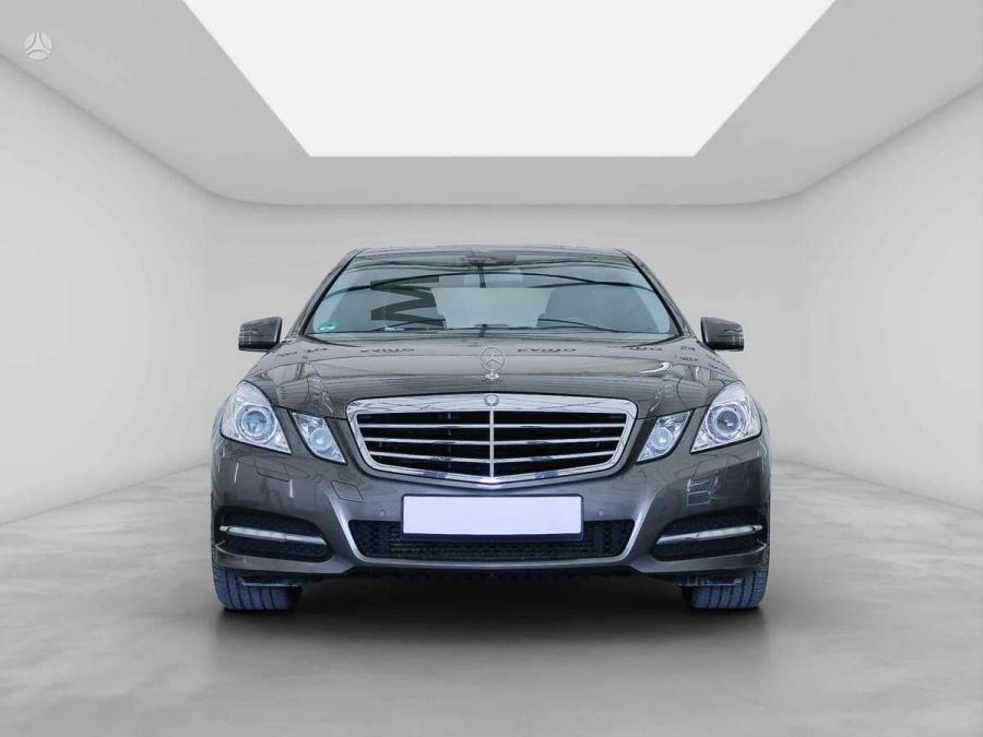 Brūns Mercedes-Benz e-250 2010 Kauņa, ar dzinēja tilpumu 2.20 L un nobraukumu 298 tūkst. km par 7990 €, foto 3 vietnē AUTOMOTO.COM.LV