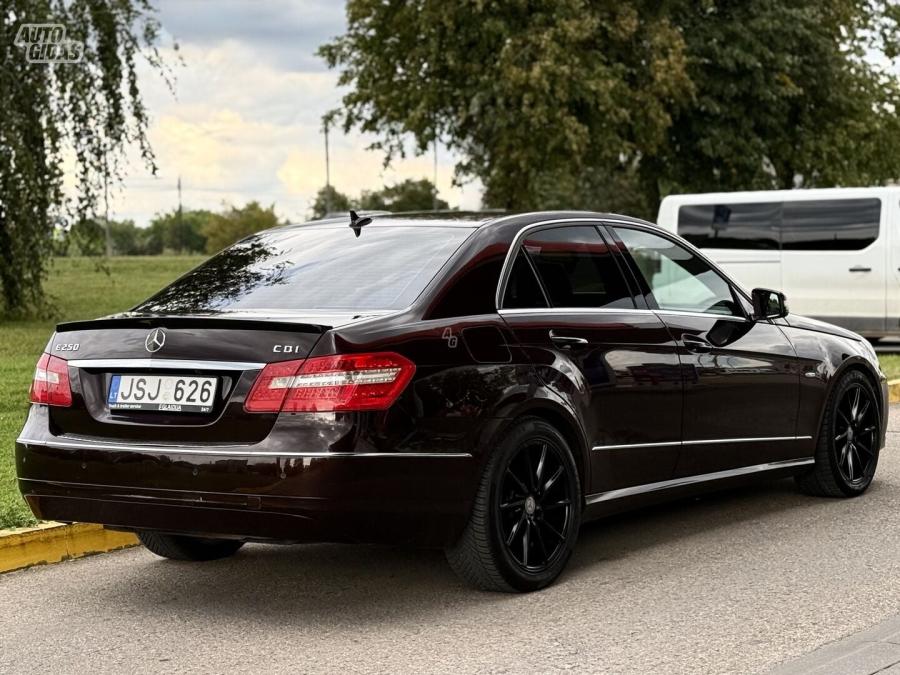 Brūns Mercedes-Benz e-250 2010 Kauņa, ar dzinēja tilpumu 2.10 L un nobraukumu 345 tūkst. km par 7000 €, foto 6 vietnē AUTOMOTO.COM.LV
