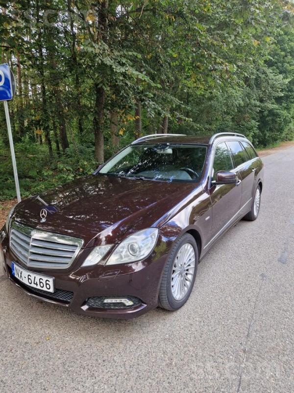 Коричневый Мерседес E 250 2009 в Рига, объемом двигателя 2.20 л и пробегом 270 тыс. км за 5950 €, фото 1 на AUTOMOTO.COM.LV