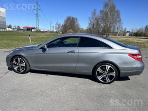 Pelēks Mercedes-Benz e-250 2009 Rīga, ar dzinēja tilpumu 2.20 L un nobraukumu 296 tūkst. km par 6400 €, foto  vietnē AUTOMOTO.COM.LV