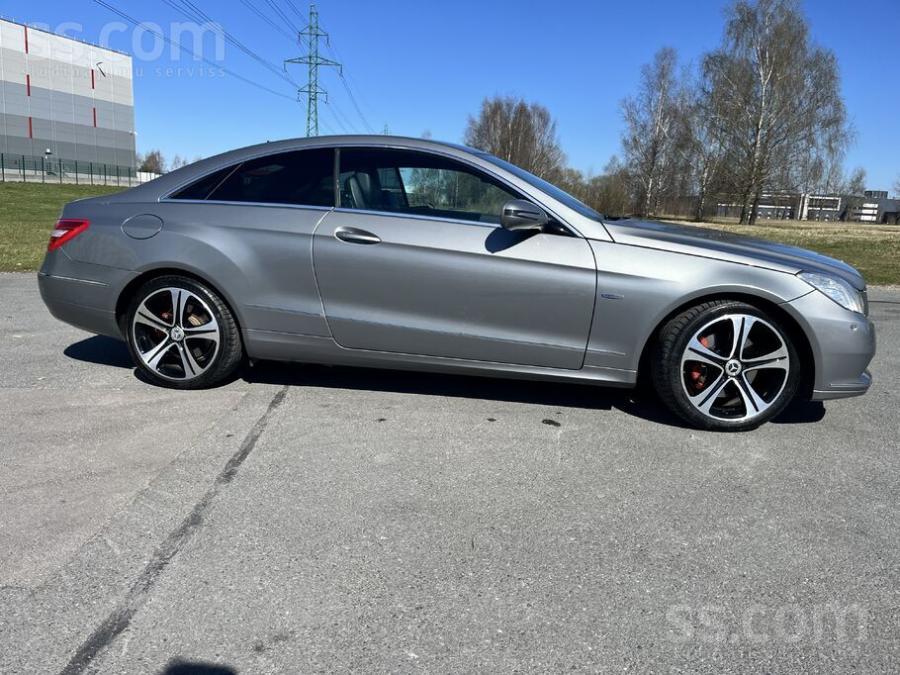 Pelēks Mercedes-Benz e-250 2009 Rīga, ar dzinēja tilpumu 2.20 L un nobraukumu 296 tūkst. km par 6400 €, foto 3 vietnē AUTOMOTO.COM.LV