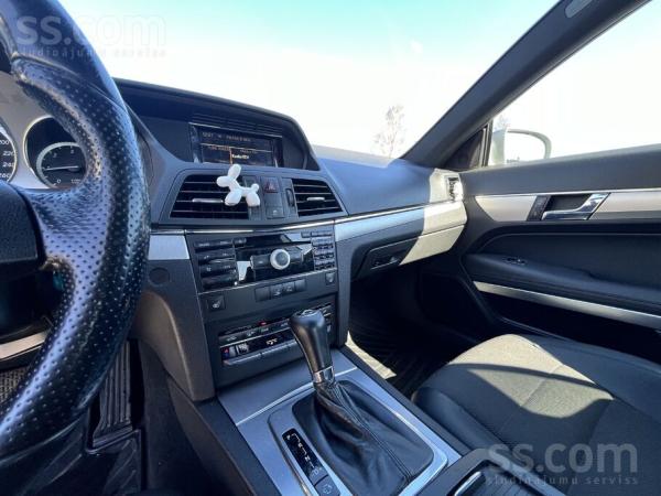 Серый Мерседес E 250 2009 в Рига, объемом двигателя 2.20 л и пробегом 296 тыс. км за 6400 €, фото 6 на AUTOMOTO.COM.LV