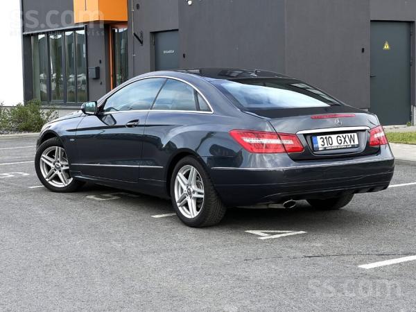 Pelēks Mercedes-Benz e-250 2010 Tallina, ar dzinēja tilpumu 2.50 L un nobraukumu 259 tūkst. km par 8999 €, foto 1 vietnē AUTOMOTO.COM.LV