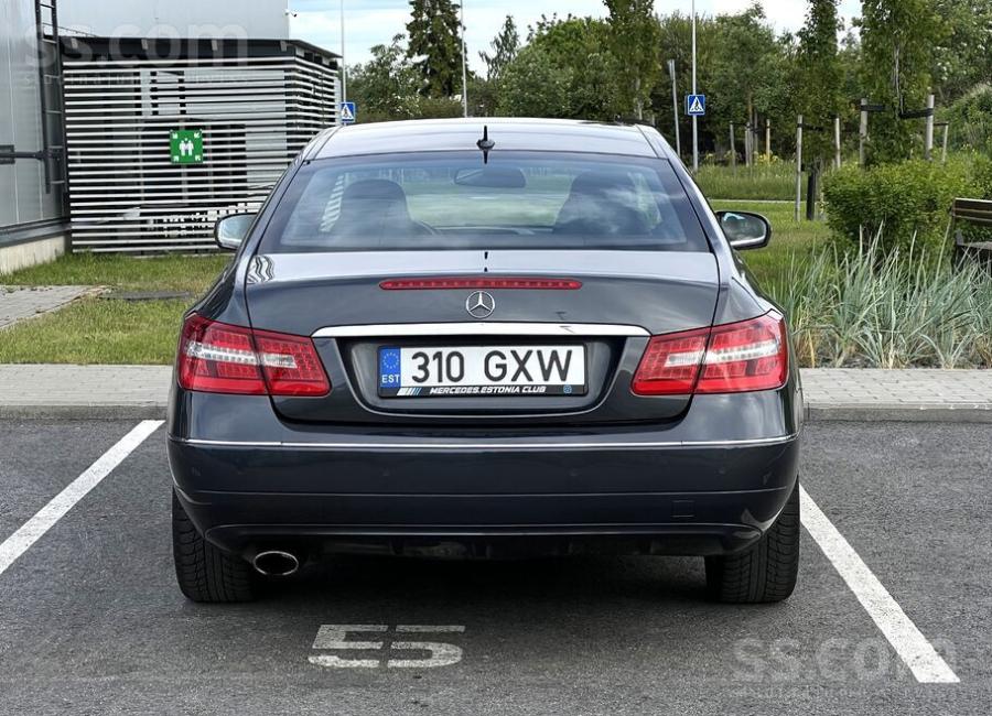 Pelēks Mercedes-Benz e-250 2010 Tallina, ar dzinēja tilpumu 2.50 L un nobraukumu 259 tūkst. km par 8999 €, foto 7 vietnē AUTOMOTO.COM.LV