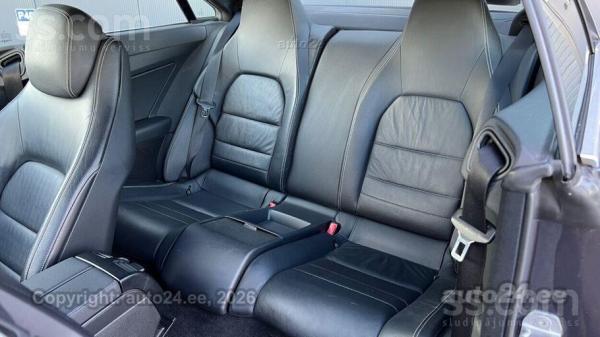 Pelēks Mercedes-Benz e-250 2010 Tallina, ar dzinēja tilpumu 2.50 L un nobraukumu 259 tūkst. km par 8999 €, foto 10 vietnē AUTOMOTO.COM.LV