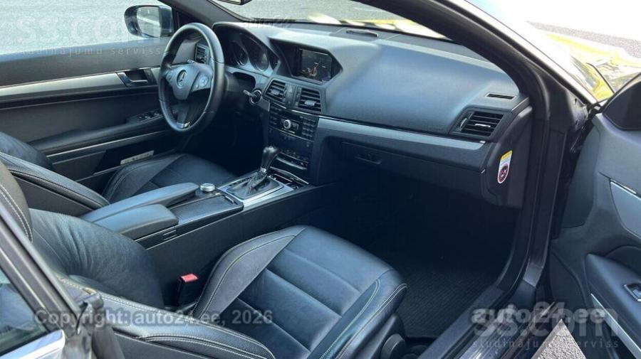 Pelēks Mercedes-Benz e-250 2010 Tallina, ar dzinēja tilpumu 2.50 L un nobraukumu 259 tūkst. km par 8999 €, foto 13 vietnē AUTOMOTO.COM.LV