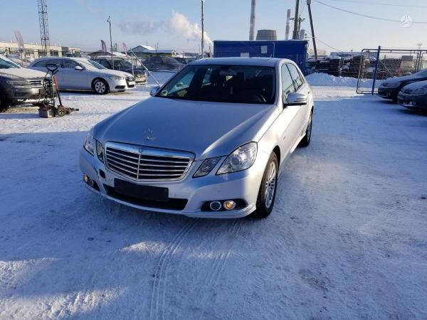 Grey Mercedes-Benz e-250 2009 in Kaunas, with an engine capacity of 2.14 L and mileage of 262 thousand km for 4550 €, photo 1 on AUTOMOTO.COM.LV