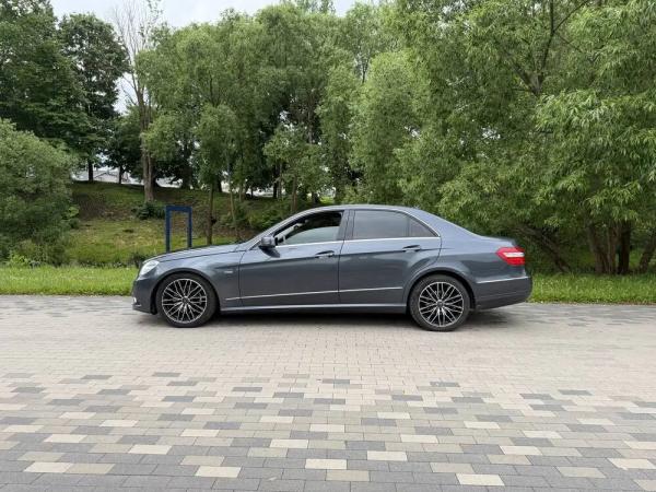Grey Mercedes-Benz e-250 2010 in Rezekne, with an engine capacity of 2.20 L and mileage of 293 thousand km for 6490 €, photo 4 on AUTOMOTO.COM.LV