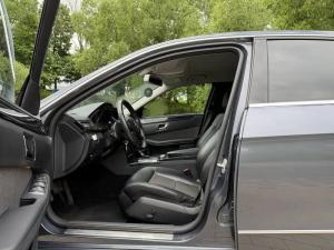 Серый Мерседес E 250 2010 в Резекне, объемом двигателя 2.20 л и пробегом 293 тыс. км за 6490 €, фото 10 на AUTOMOTO.COM.LV