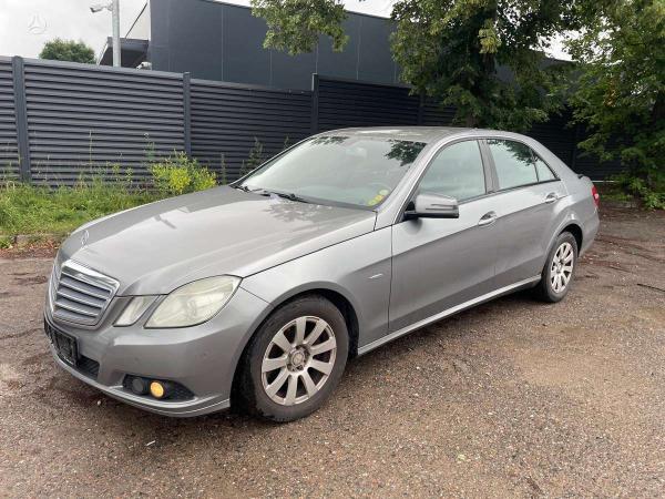 Grey Mercedes-Benz e-250 2010 in Vilnius, with an engine capacity of 2.14 L and mileage of 300 thousand km for 4400 €, photo 1 on AUTOMOTO.COM.LV