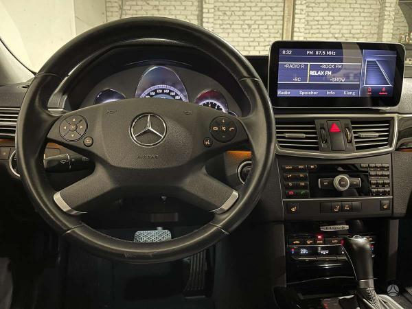 Серый Мерседес E 250 2010 в Клайпеда, объемом двигателя 1.80 л и пробегом 158 тыс. км за 8999 €, фото 4 на AUTOMOTO.COM.LV