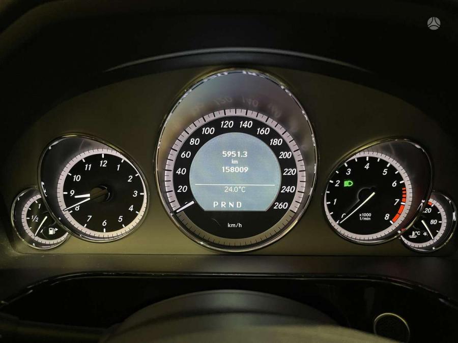 Серый Мерседес E 250 2010 в Клайпеда, объемом двигателя 1.80 л и пробегом 158 тыс. км за 8999 €, фото 29 на AUTOMOTO.COM.LV