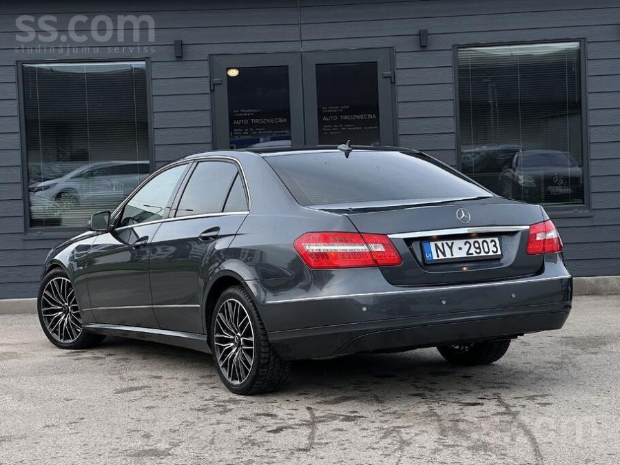 Серый Мерседес E 250 2010 в Елгава, объемом двигателя 2.20 л и пробегом 297 тыс. км за 5250 €, фото 3 на AUTOMOTO.COM.LV