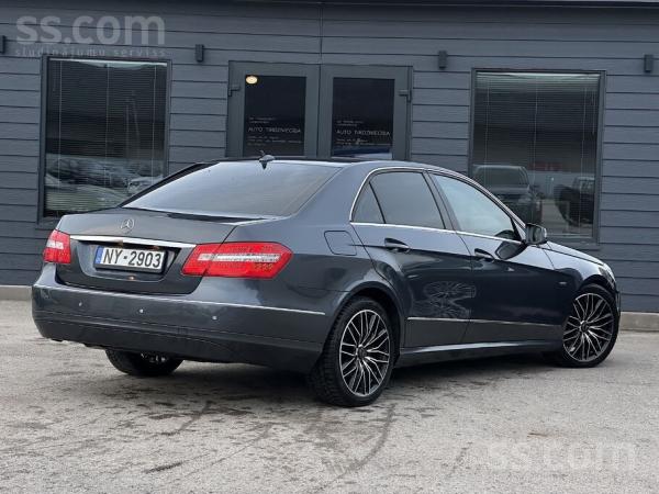 Мерседес E 250 2010 в Елгава на AUTOMOTO.COM.LV Серый Мерседес E 250 2010 в Елгава, объемом двигателя 2.20 л и пробегом 297 тыс. км за 5500 €, фото 5 на AUTOMOTO.COM.LV