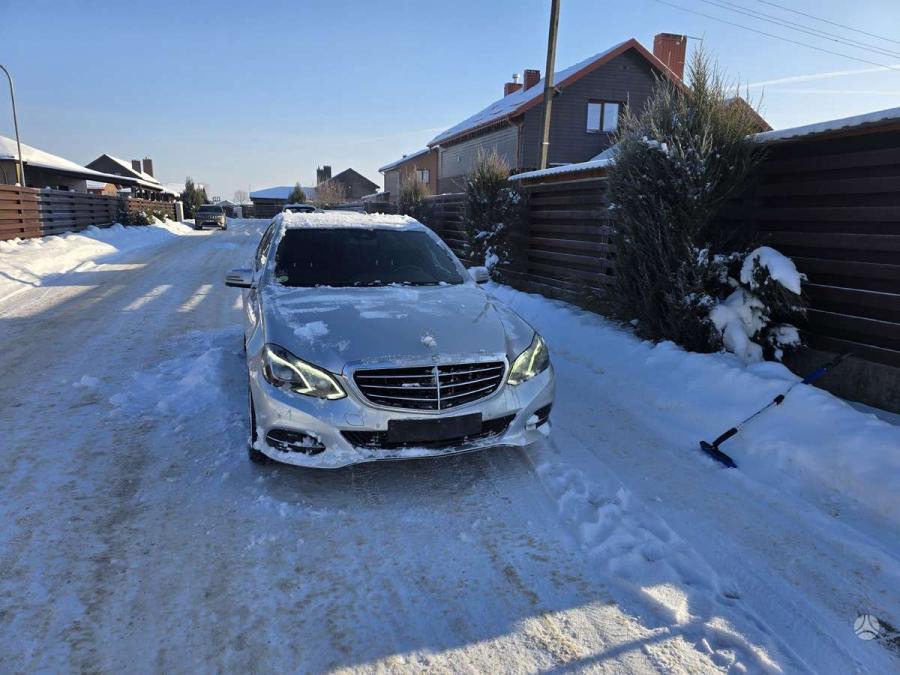 Pelēks Mercedes-Benz e-250 2013 Kauņa, ar dzinēja tilpumu 2.14 L un nobraukumu 290 tūkst. km par 8950 €, foto 3 vietnē AUTOMOTO.COM.LV