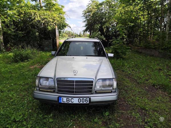 Pelēks Mercedes-Benz e-250 1995 Šauļi, ar dzinēja tilpumu 2.50 L un nobraukumu 380 tūkst. km par 2400 €, foto 2 vietnē AUTOMOTO.COM.LV