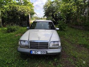 Pelēks Mercedes-Benz e-250 1995 Šauļi, ar dzinēja tilpumu 2.50 L un nobraukumu 380 tūkst. km par 2400 €, foto 3 vietnē AUTOMOTO.COM.LV