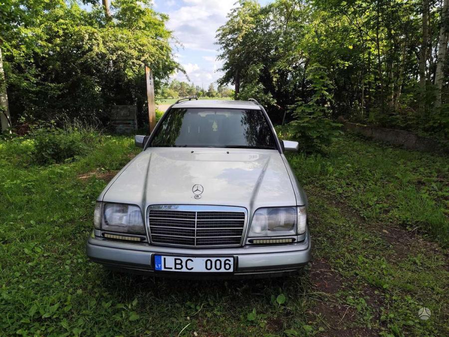 Pelēks Mercedes-Benz e-250 1995 Šauļi, ar dzinēja tilpumu 2.50 L un nobraukumu 380 tūkst. km par 2400 €, foto 3 vietnē AUTOMOTO.COM.LV