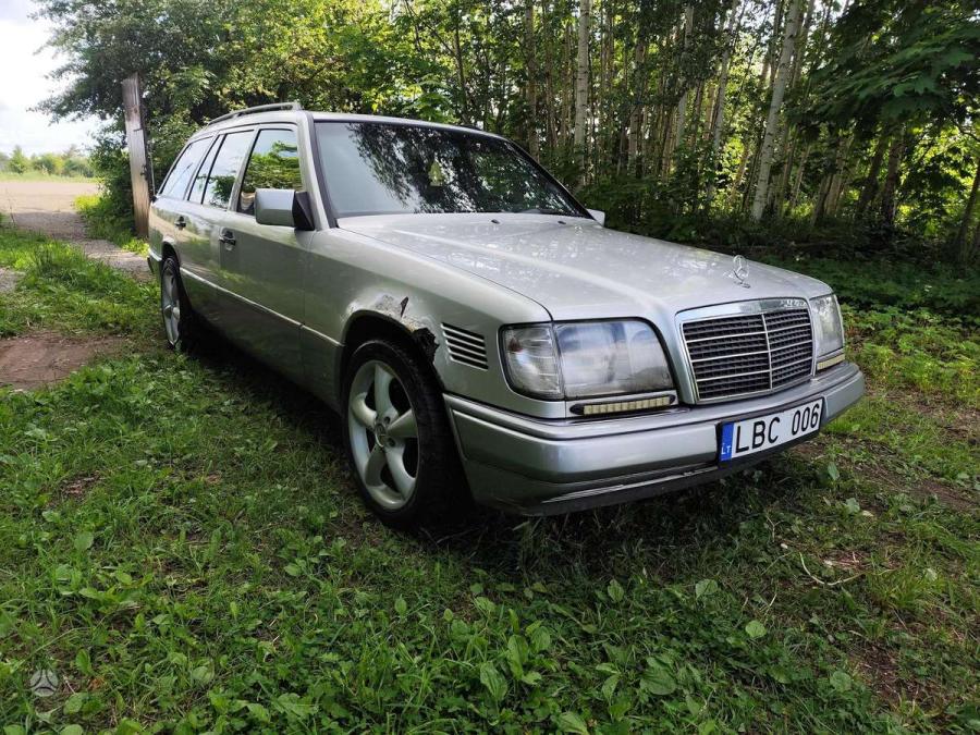 Pelēks Mercedes-Benz e-250 1995 Šauļi, ar dzinēja tilpumu 2.50 L un nobraukumu 380 tūkst. km par 2400 €, foto 4 vietnē AUTOMOTO.COM.LV