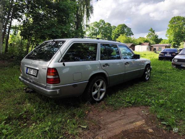 Pelēks Mercedes-Benz e-250 1995 Šauļi, ar dzinēja tilpumu 2.50 L un nobraukumu 380 tūkst. km par 2400 €, foto 5 vietnē AUTOMOTO.COM.LV