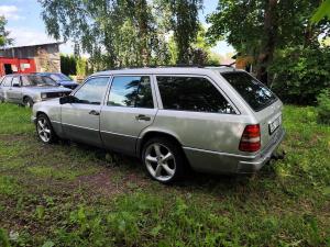 Pelēks Mercedes-Benz e-250 1995 Šauļi, ar dzinēja tilpumu 2.50 L un nobraukumu 380 tūkst. km par 2400 €, foto 7 vietnē AUTOMOTO.COM.LV