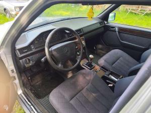 Pelēks Mercedes-Benz e-250 1995 Šauļi, ar dzinēja tilpumu 2.50 L un nobraukumu 380 tūkst. km par 2400 €, foto 8 vietnē AUTOMOTO.COM.LV