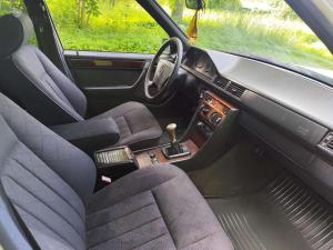 Pelēks Mercedes-Benz e-250 1995 Šauļi, ar dzinēja tilpumu 2.50 L un nobraukumu 380 tūkst. km par 2400 €, foto 9 vietnē AUTOMOTO.COM.LV