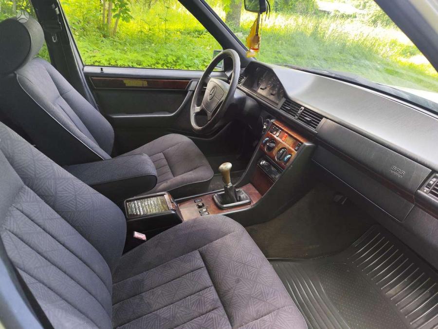 Pelēks Mercedes-Benz e-250 1995 Šauļi, ar dzinēja tilpumu 2.50 L un nobraukumu 380 tūkst. km par 2400 €, foto 9 vietnē AUTOMOTO.COM.LV