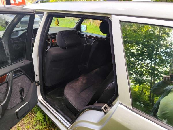 Pelēks Mercedes-Benz e-250 1995 Šauļi, ar dzinēja tilpumu 2.50 L un nobraukumu 380 tūkst. km par 2400 €, foto 10 vietnē AUTOMOTO.COM.LV