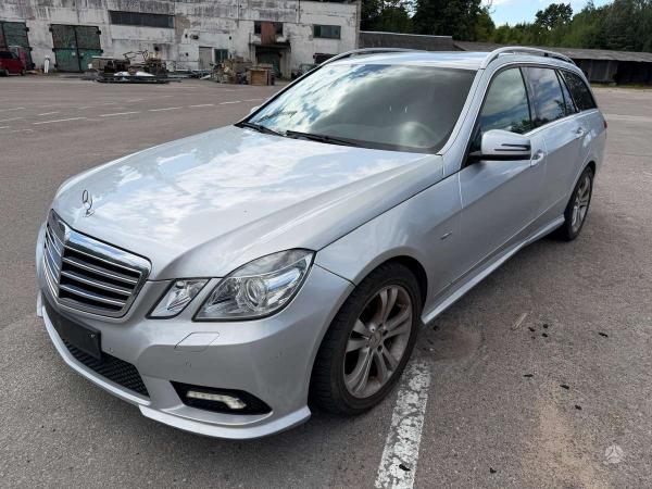 Серый Мерседес E 250 2009 в Расейняй, объемом двигателя 1.80 л и пробегом 323 тыс. км за 5300 €, фото 1 на AUTOMOTO.COM.LV