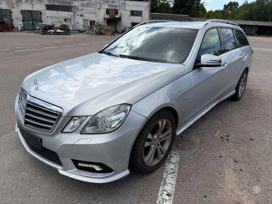 Серый Мерседес E 250 2009 в Расейняй, объемом двигателя 1.80 л и пробегом 323 тыс. км за 5300 €, фото 1 на AUTOMOTO.COM.LV